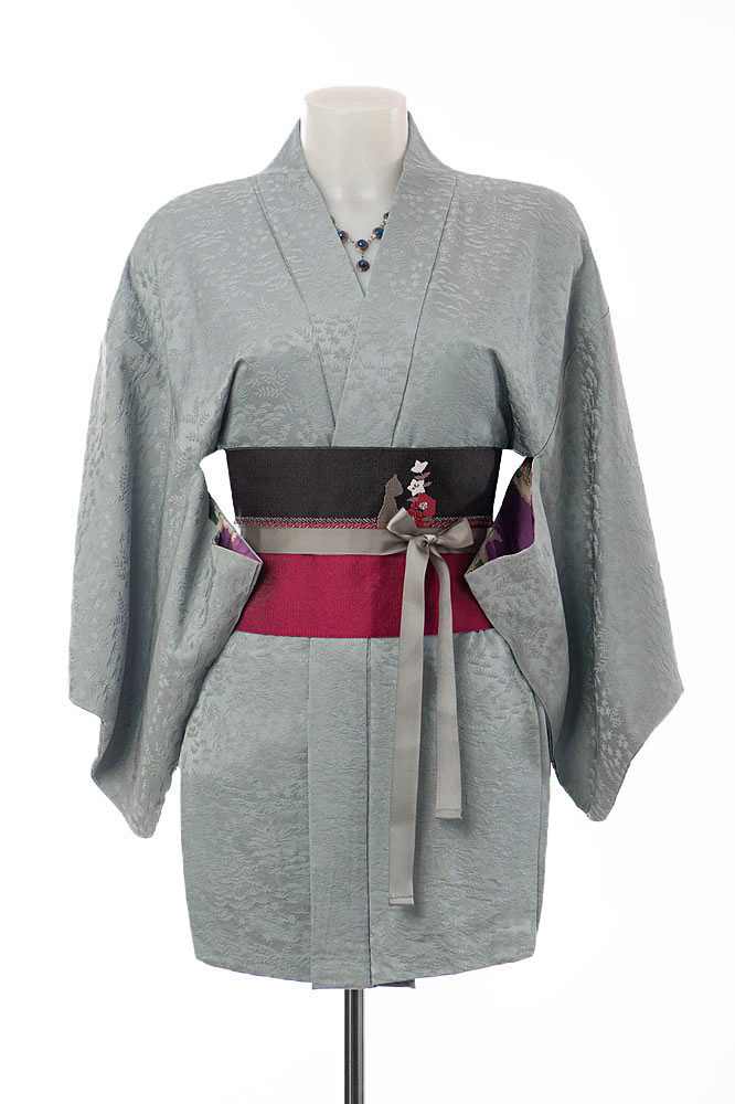Haori Kimono color ardesia con raffinato motivo operato di pino, acero ...