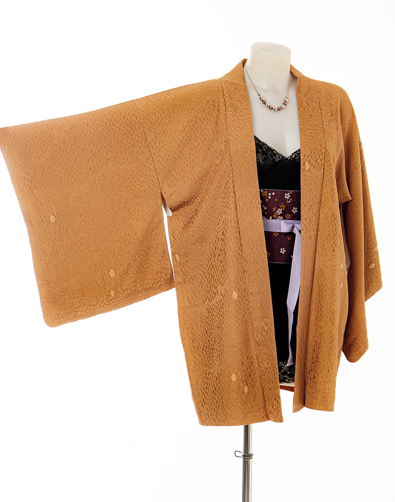 Haori Kimono color ocra cangiante con raffinato motivo damascato ...
