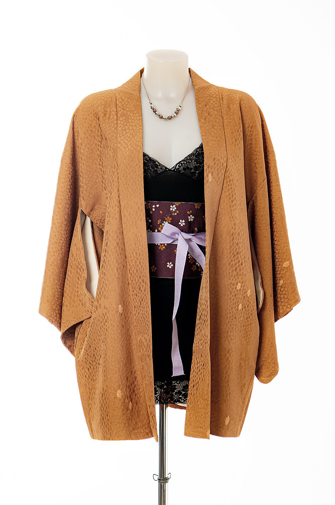 Haori Kimono color ocra cangiante con raffinato motivo damascato ...