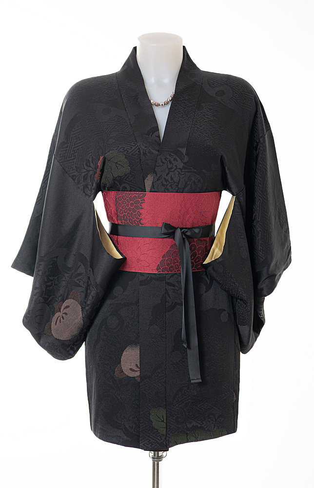 Haori Kimono appartenente al primo 900 con pregiato motivo di fiori di ...