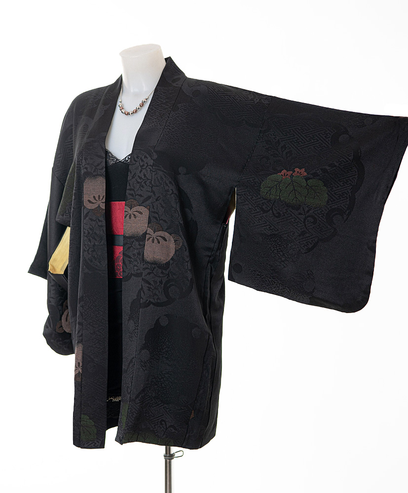 Haori Kimono appartenente al primo 900 con pregiato motivo di fiori di ...