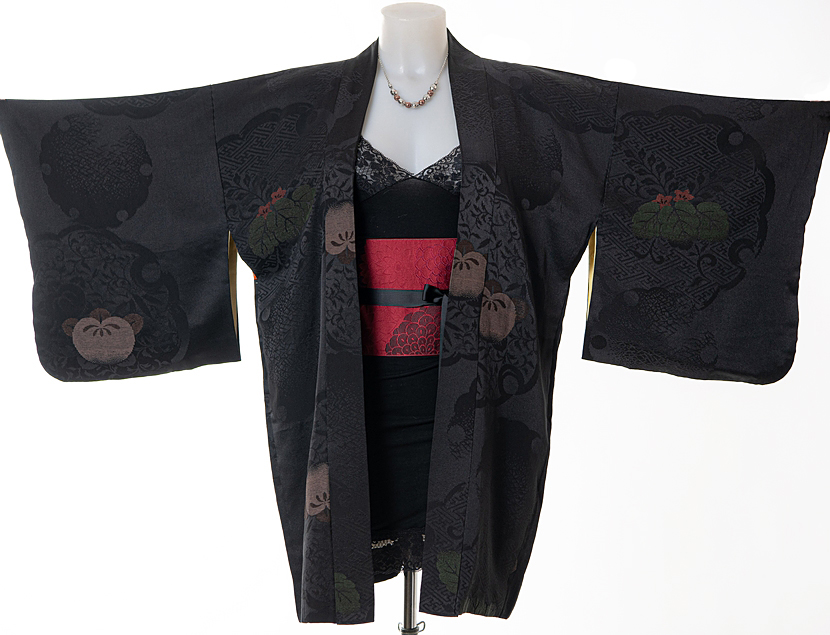Haori Kimono appartenente al primo 900 con pregiato motivo di fiori di ...
